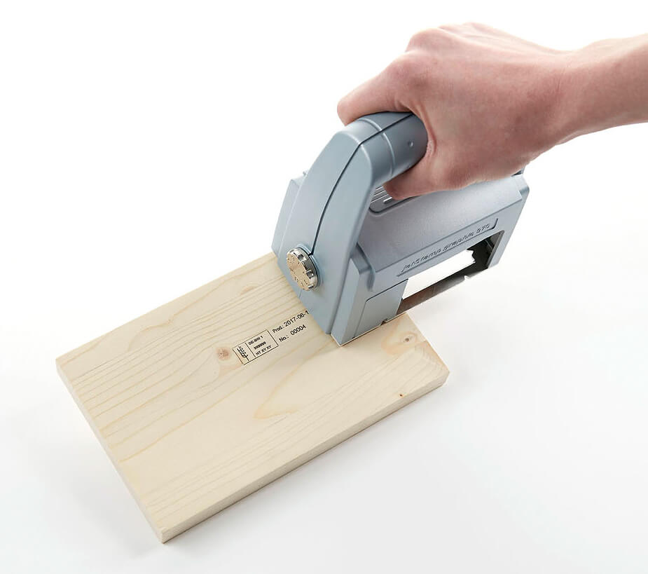 Stamping and printing pallets and wood with REINER® handheld inkjet ...