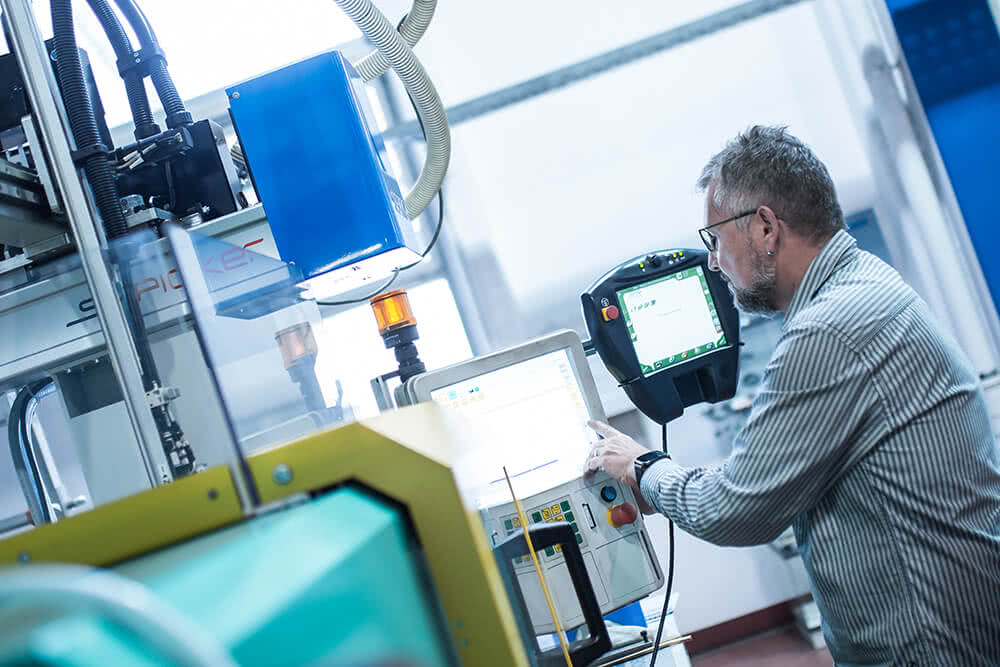 REINER® Metal Injection Moulding: Contract work for metal injection ...